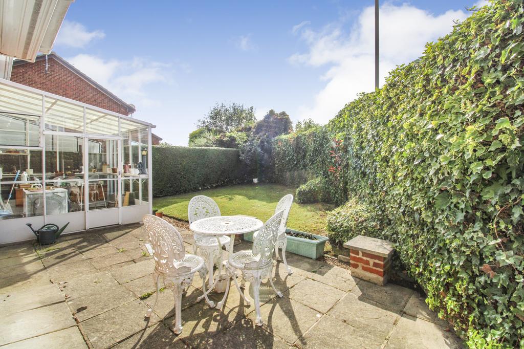 Buttermere Close, Farnborough, GU14 3 bed semi-detached house for sale ...