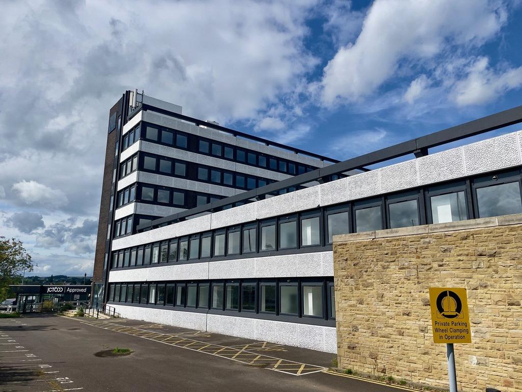 Yeadon House, Green Lane, Yeadon... 1 bed flat - £750 pcm (£173 pw)