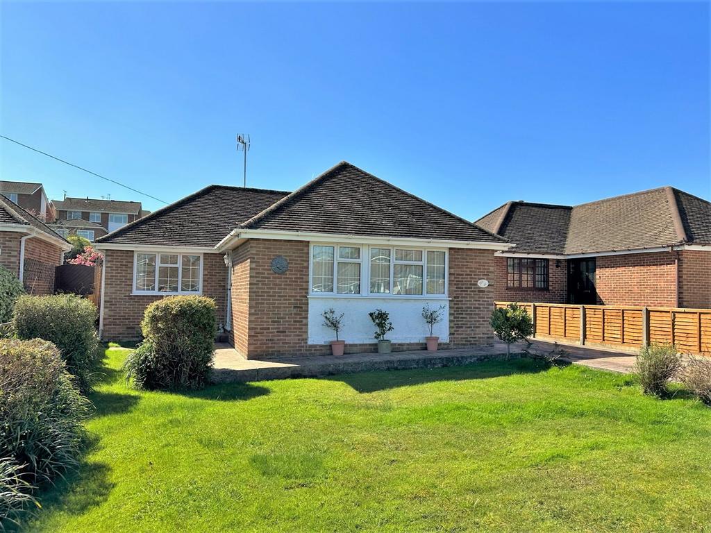 Dale Road, Hythe, SO45 4 bed detached bungalow - £385,000