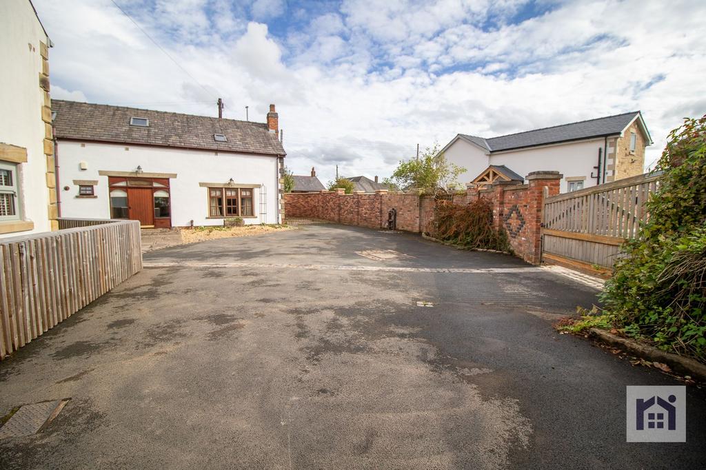 Lydiate Lane, Eccleston, PR7 6LX 3 bed barn conversion for sale - £495,000