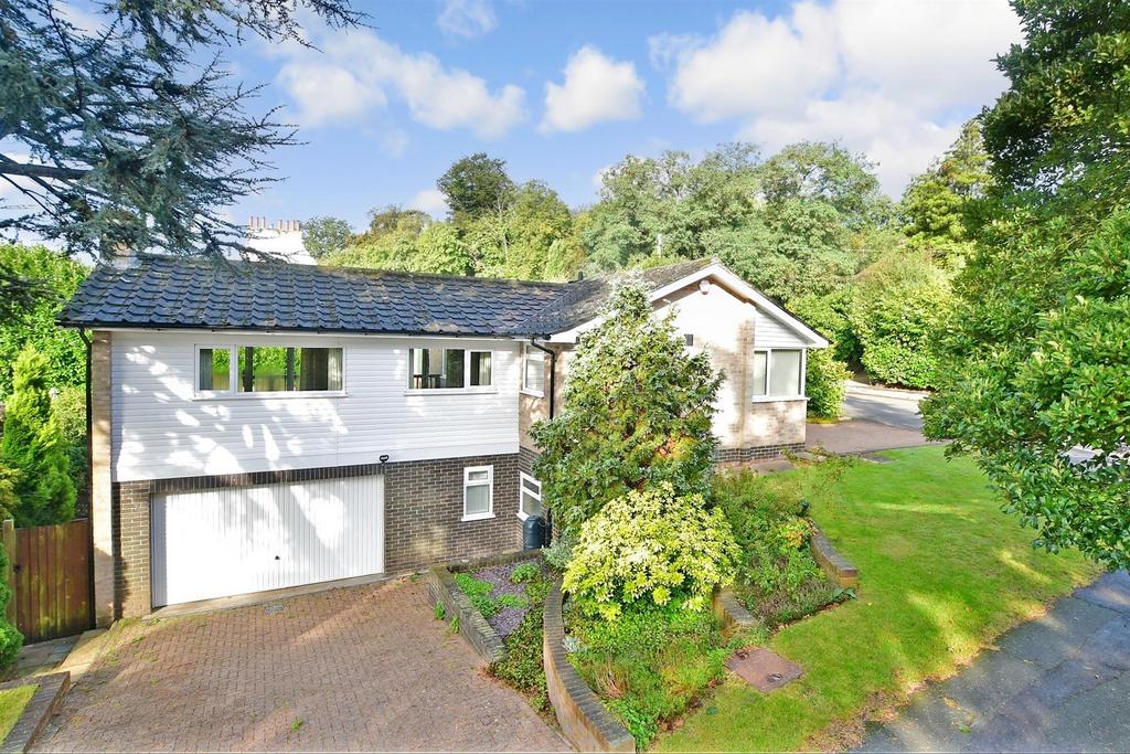Priory Drive, Reigate, Surrey 4 bed detached house - £900,000