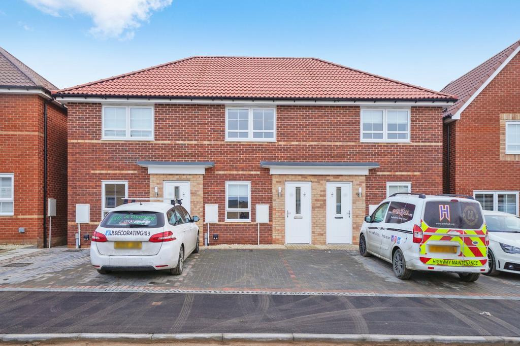 Mirabelle Way, Harworth, Doncaster... 2 bed house - £895 pcm (£207 pw)