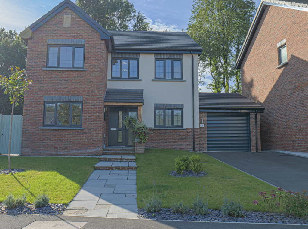 Lon Ty Cwm, Carmarthen SA31 4 bed detached house for sale - £435,000