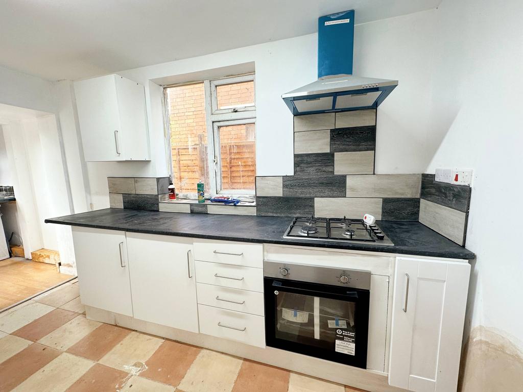 Dunstall Avenue Leicester Le3 3 Bed Semi Detached House £1 250 Pcm