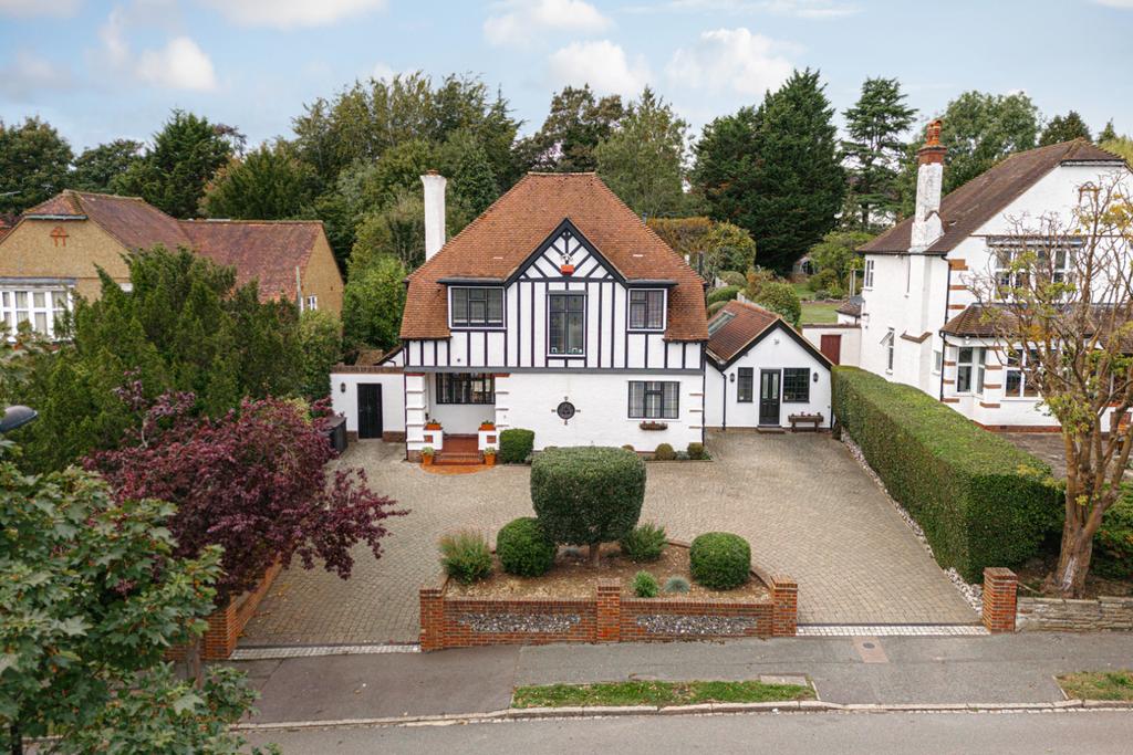 Manor Wood Road, PURLEY, Surrey, CR8 4 bed detached house for sale - £1,300,000