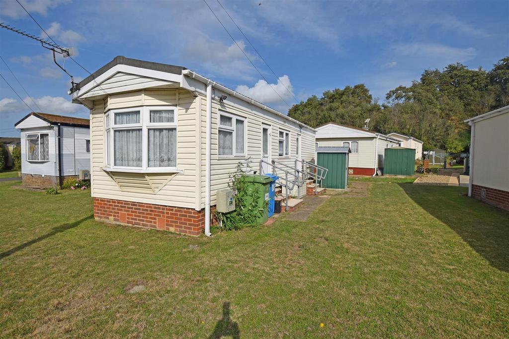 Otterham Quay Lane, Rainham 1 bed park home - £85,000