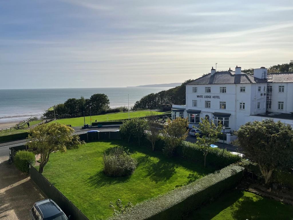 The Crescent, Filey 2 bed house - £795 pcm (£183 pw)