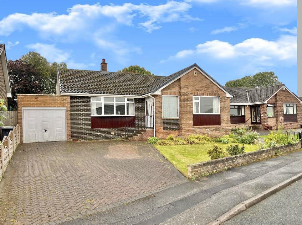 Moorland Avenue, Staincross, Barnsley 3 bed detached bungalow - £270,000