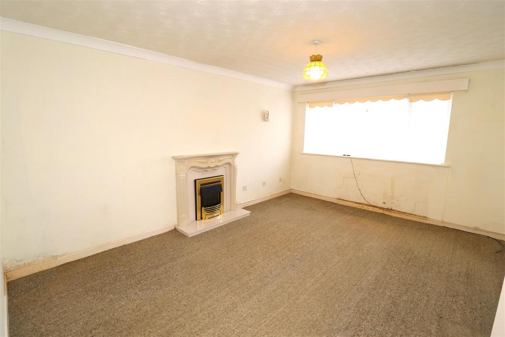 Spring Lane, Kenilworth 2 bed maisonette - £185,000