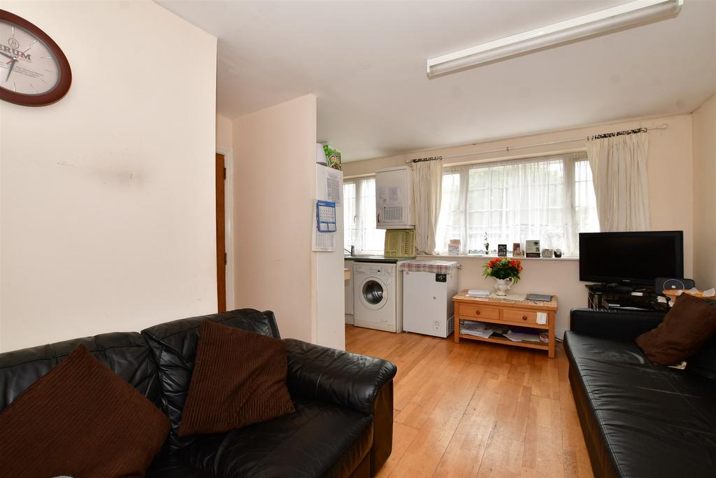 Westmead Road, Sutton, Surrey 2 bed apartment - £280,000