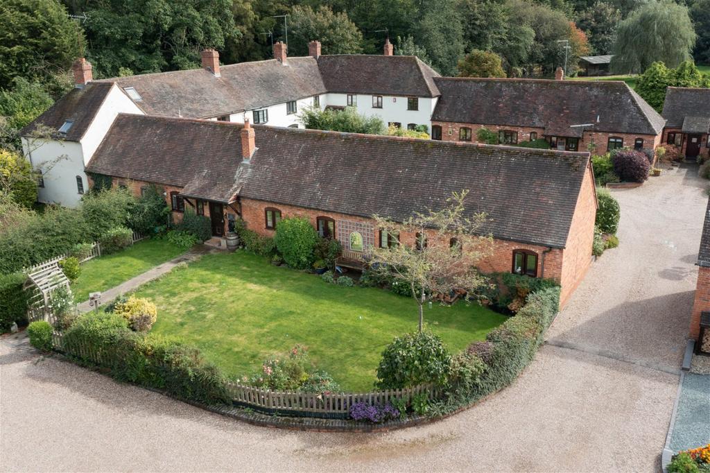 Icknield Street, Beoley B98 9AL 3 bed barn conversion - £550,000