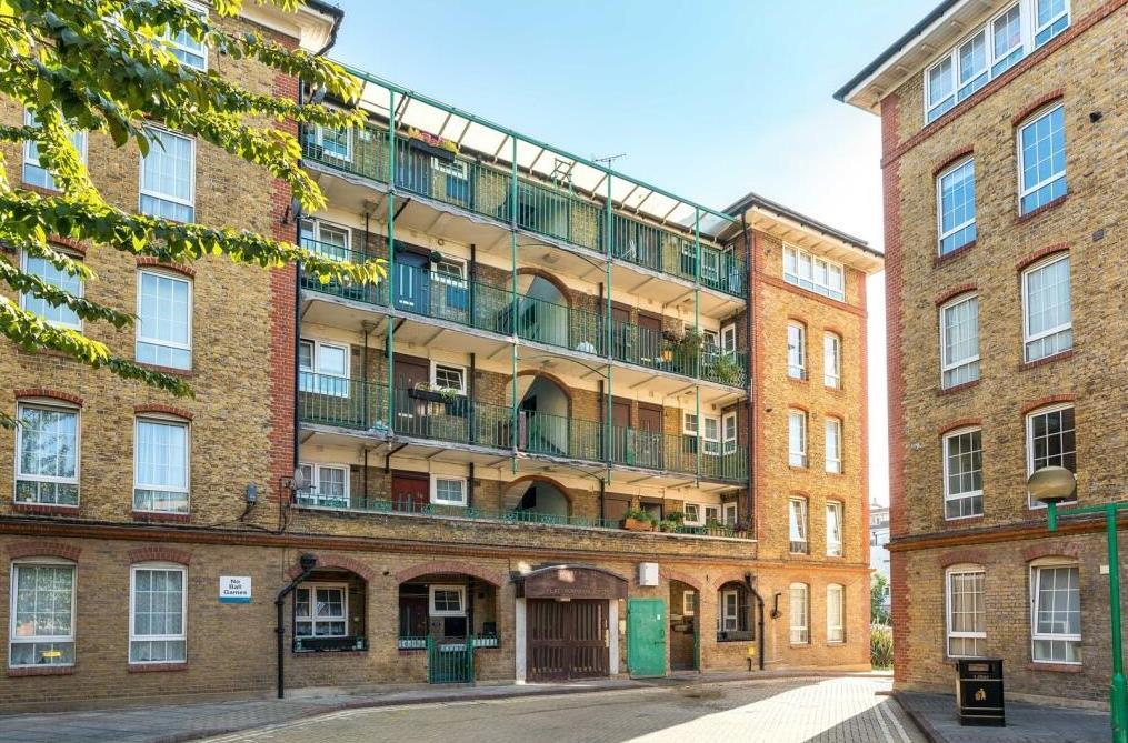 Swan Road, Rotherhithe, SE16 3 bed flat - £525,000