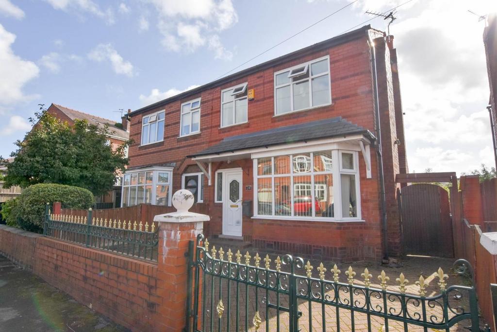 Langdale Avenue, Wigan, WN1 2HT 2 bed semi-detached house - £180,000