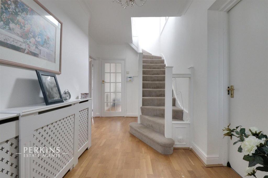 Wembley Park, HA9 4 bed semi-detached house - £3,300 pcm (£762 pw)