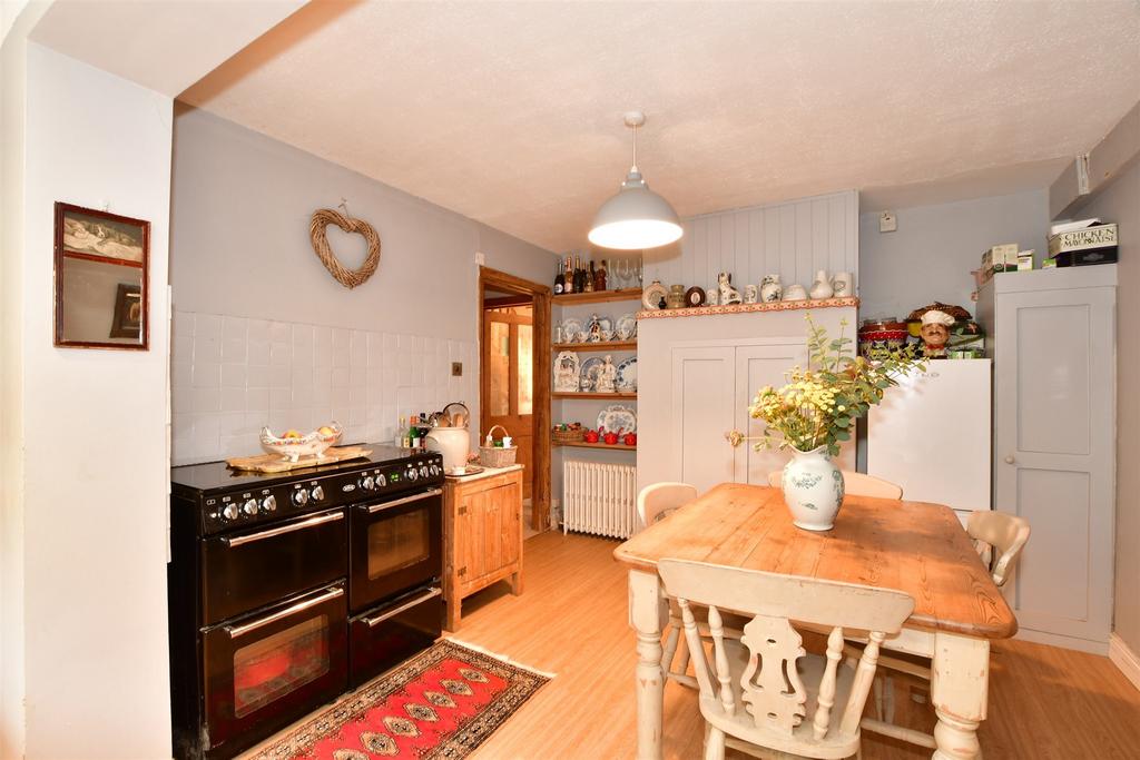 London Road, Pulborough, West Sussex 3 bed terraced house - £375,000