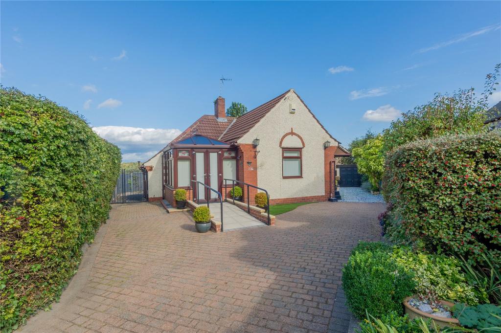 Hightown Road, Cleckheaton, West... 2 bed bungalow - £225,000