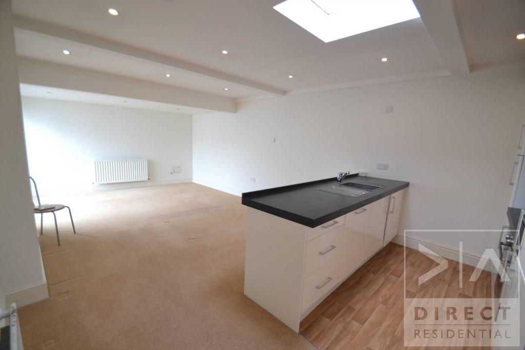 High Street, Epsom KT19 2 bed apartment - £1,475 pcm (£340 pw)