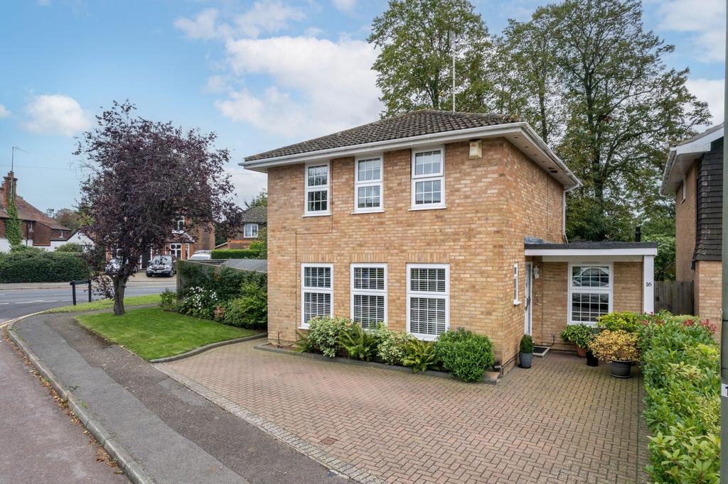 Bromford Close, Oxted, RH8 4 bed detached house for sale - £700,000
