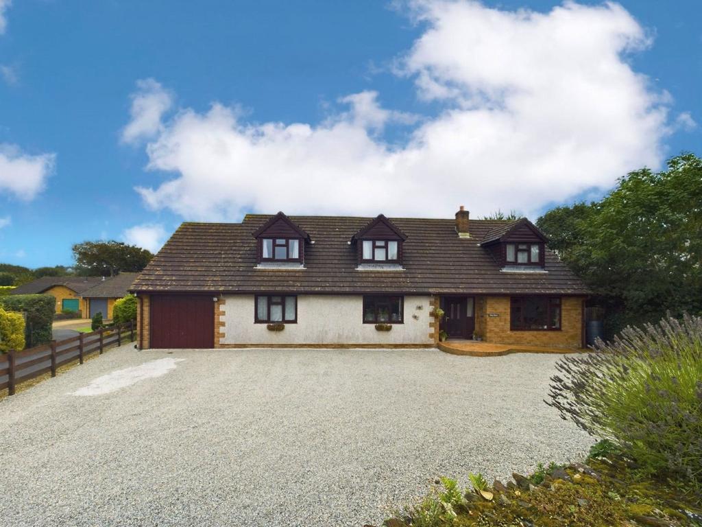 Wadebridge, Cornwall 5 bed detached house - £725,000