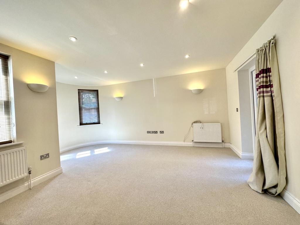 Reedley Mews Priestlands Place... 4 bed terraced house - £1,450 pcm (£ ...