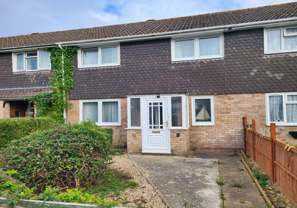 Whitefield Road, Holbury SO45 3 bed terraced house - £225,000