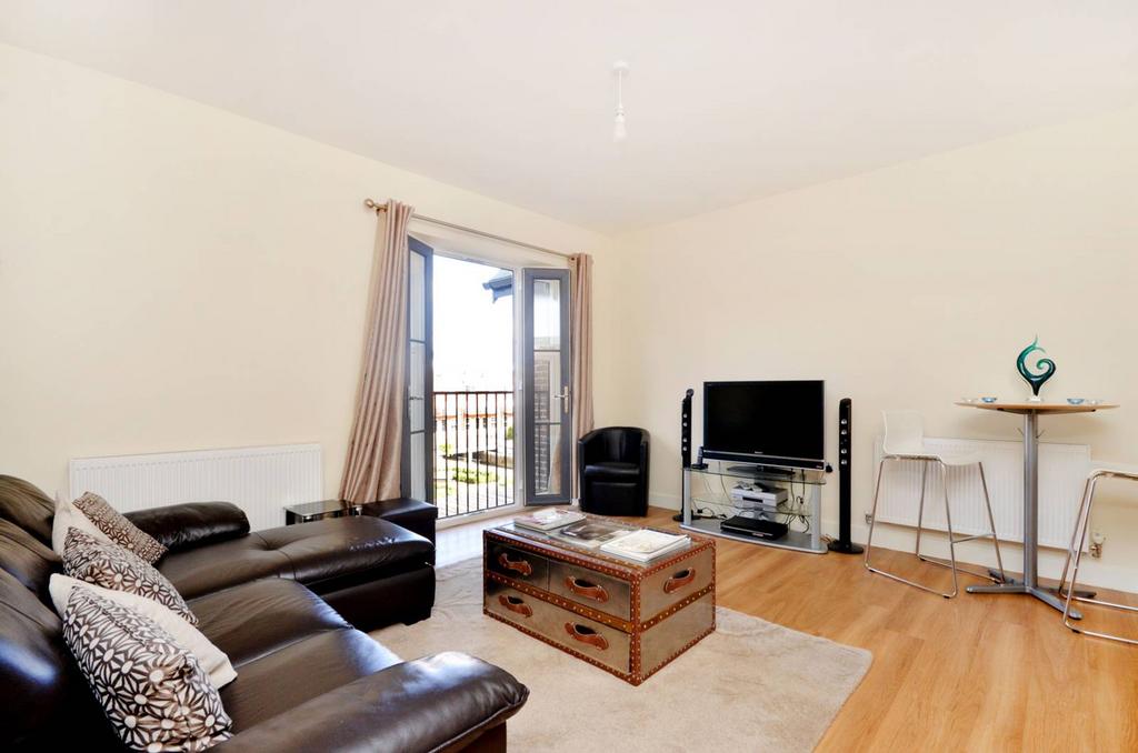 Gresham Park Road Old Woking Woking Gu22 2 Bed Flat £1 850 Pcm £