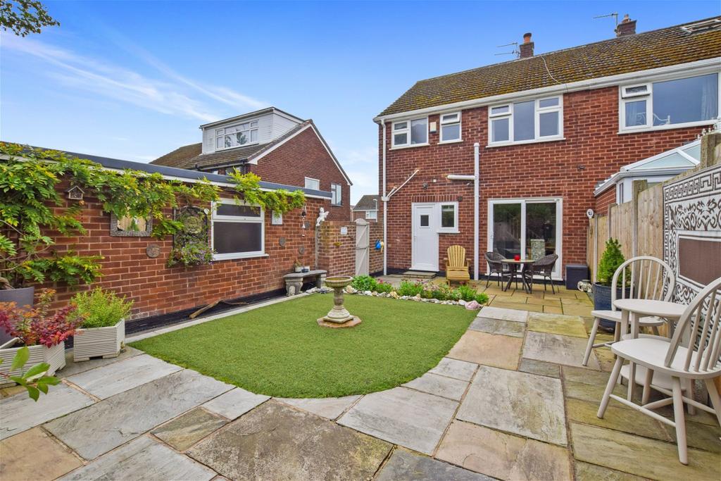 Ludlow Crescent, Higher Runcorn 3 bed semi-detached house - £245,000