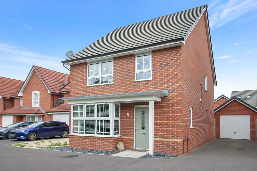 Athelney Avenue, Westbury 4 bed detached house - £370,000