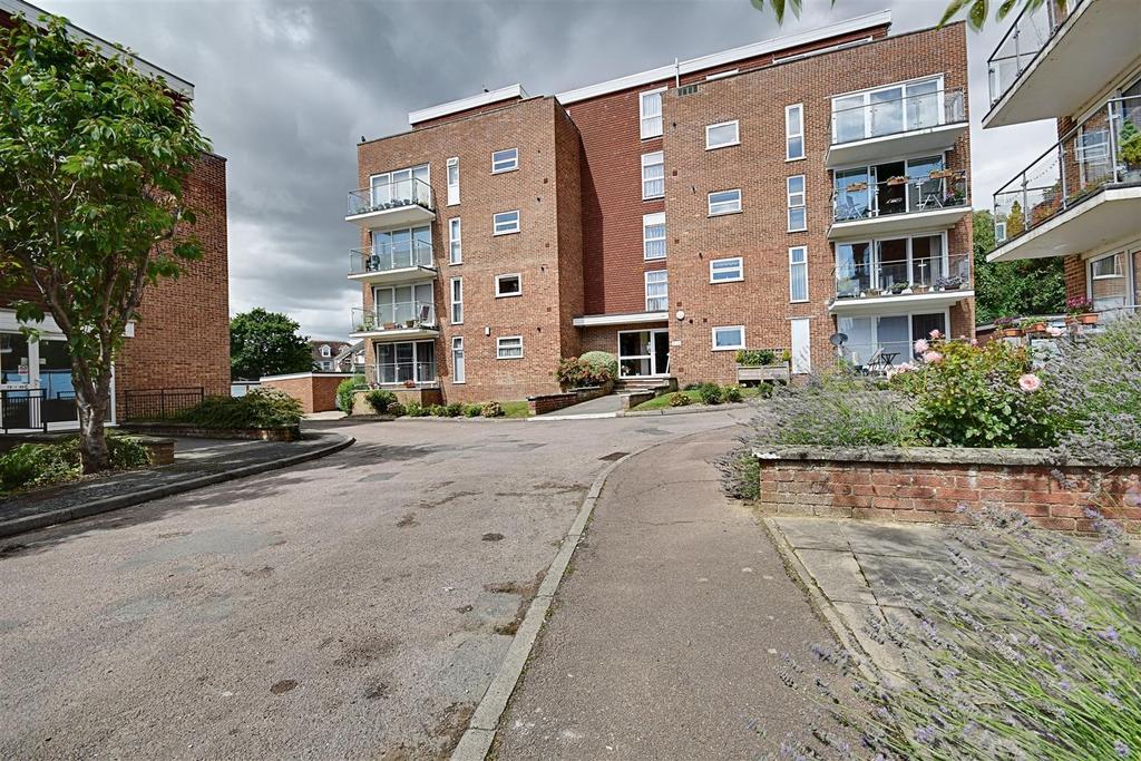 Buckhurst Road, Bexhill-On-Sea 1 bed flat - £214,500