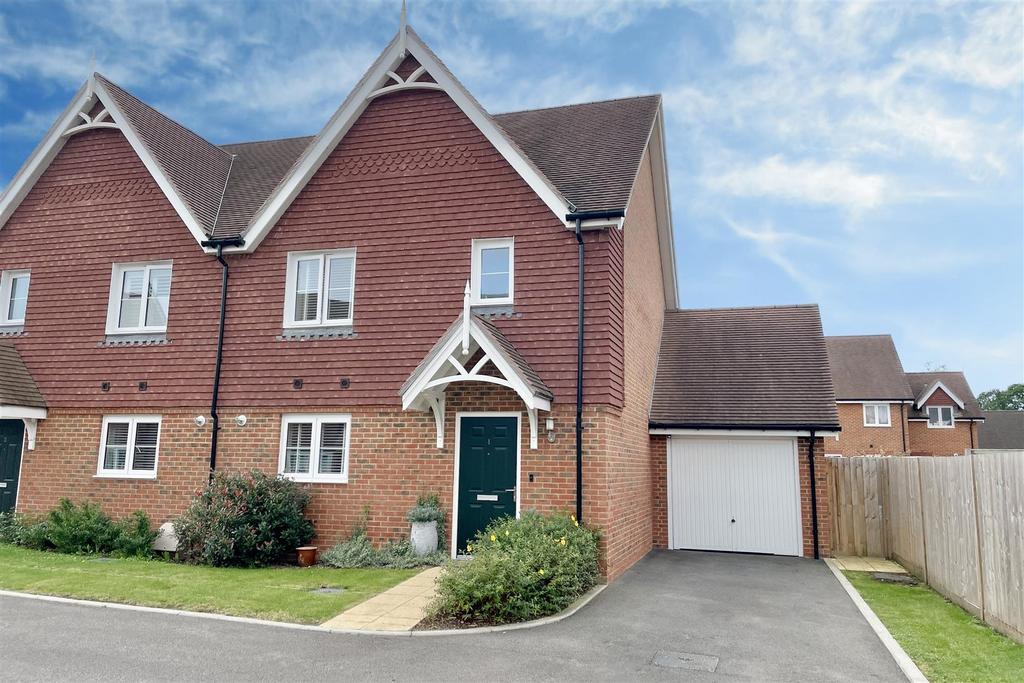 Elstead 3 bed semi-detached house - £550,000