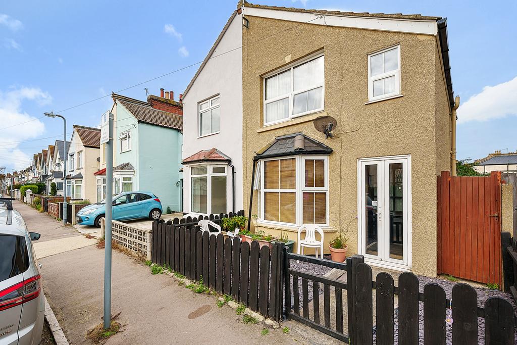 Anchor Road, Clacton-On-Sea CO15 2 bed semi-detached house for sale - £ ...