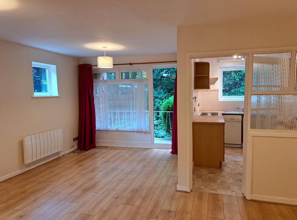 Flat 1 Thames Court, Manor Road... 1 bed flat - £110,000