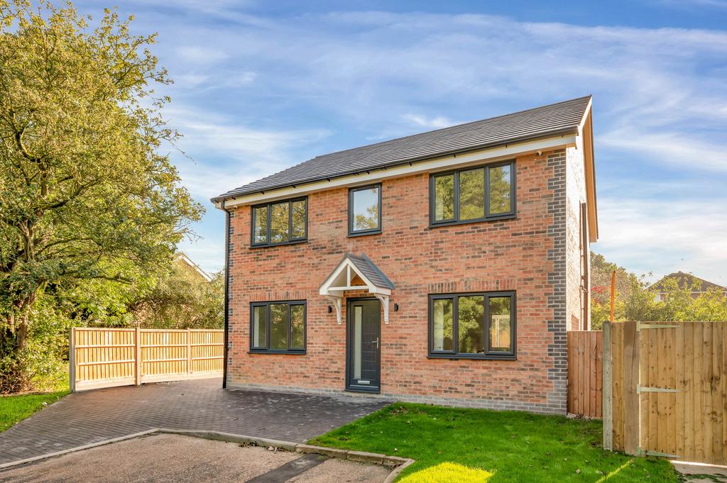 Ash Grove, Grantham, NG31 4 bed detached house - £350,000