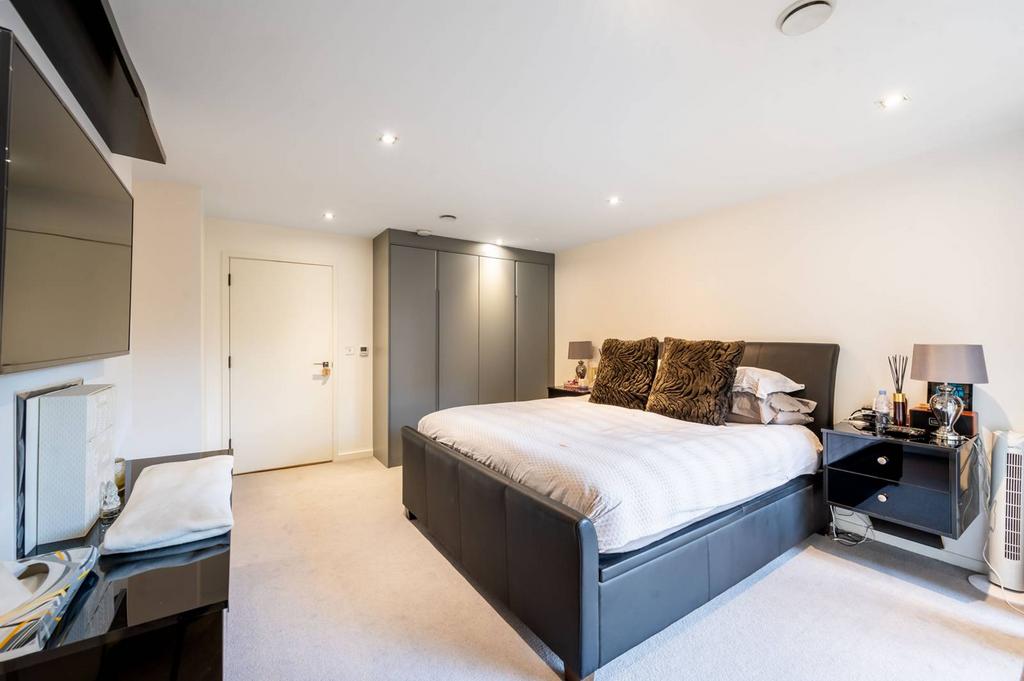Farm Lane, Fulham Broadway, London, SW6 1 bed maisonette - £3,034 pcm ...