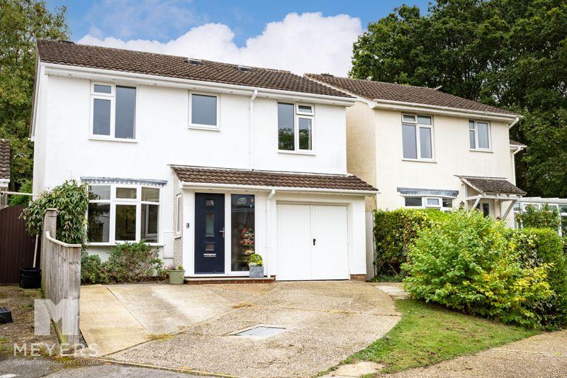 The Mount, Ringwood, BH24 1XZ 4 bed detached house for sale - £400,000