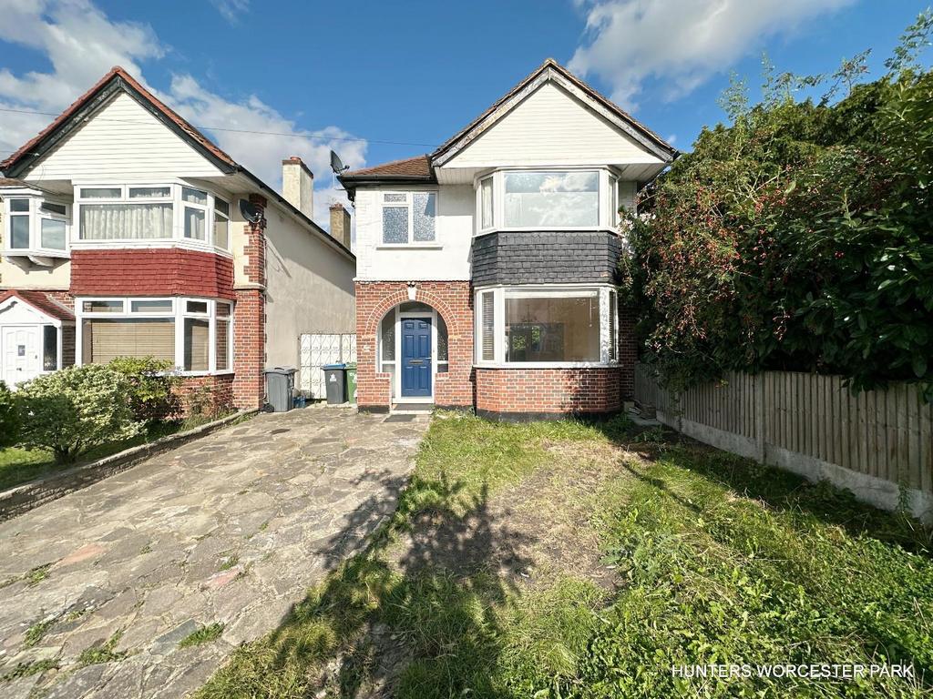 Manor Drive North, Worcester Park 3 bed detached house to rent - £2,500 ...