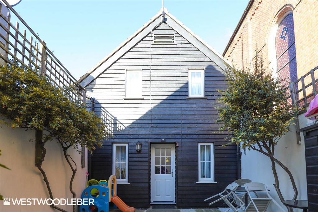 Church Street, Ware SG12 2 bed cottage - £359,995