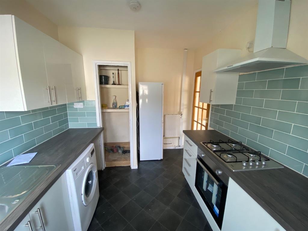 Simon Close, West Bromwich... 3 bed terraced house - £850 pcm (£196 pw)