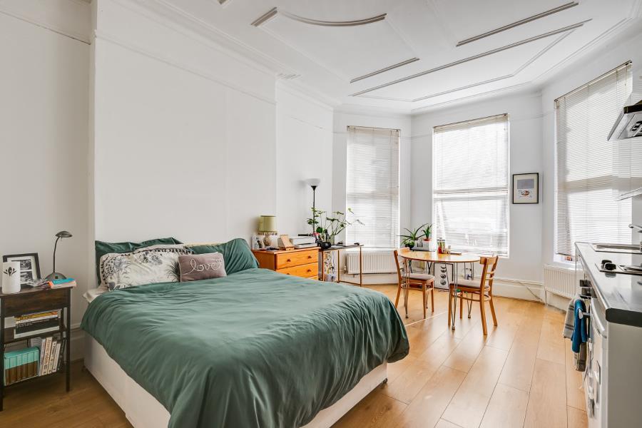 Manstone Road, Cricklewood, London, NW2 Studio - £1,278 pcm (£295 pw)