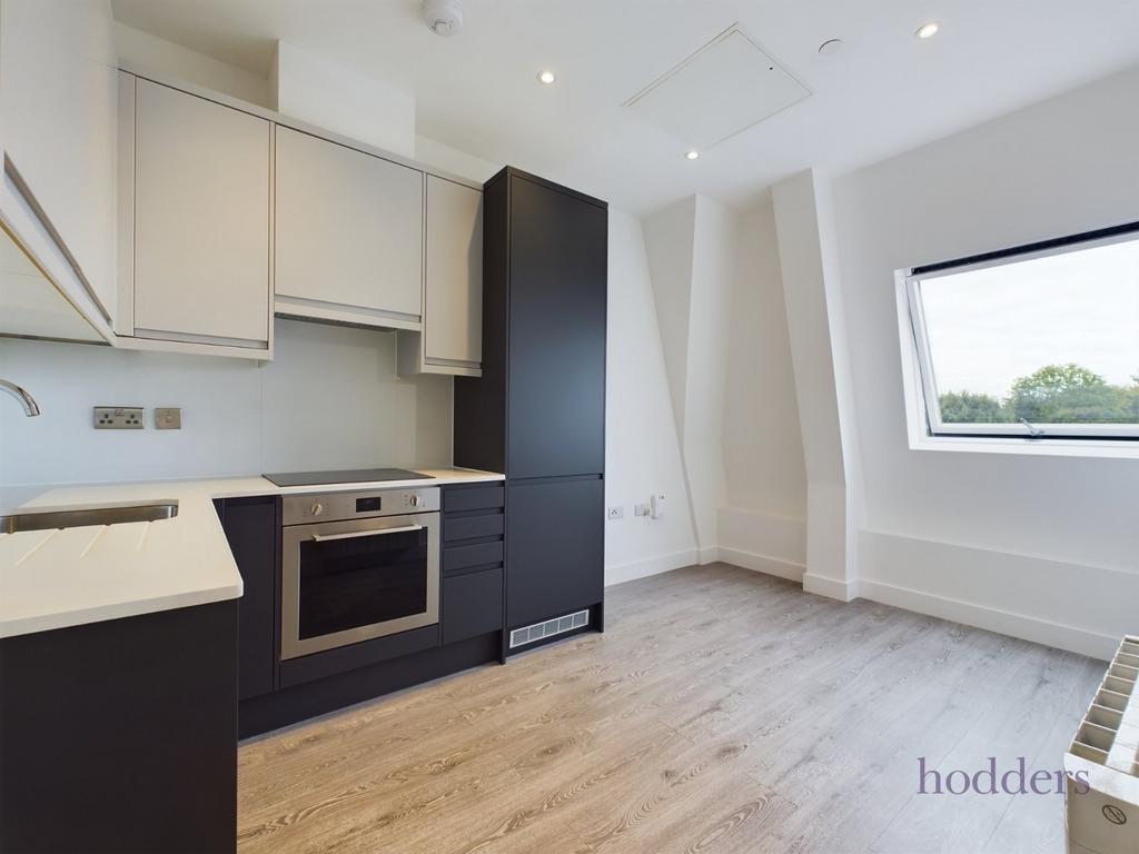 Station Road, Addlestone, KT15 1 bed apartment - £1,300 pcm (£300 pw)