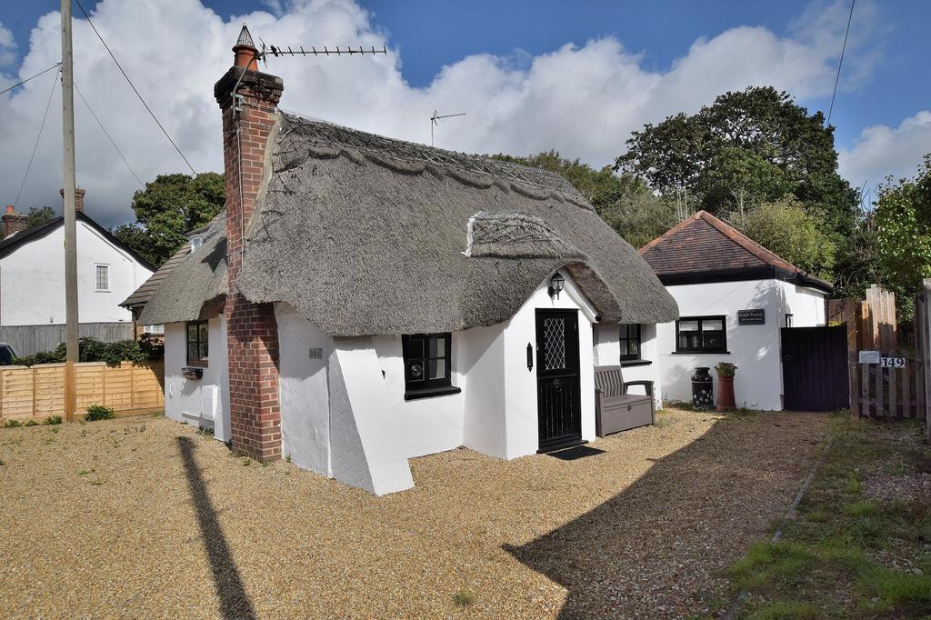 151 Everton Road, Hordle, Lymington... 2 bed cottage - £299,950