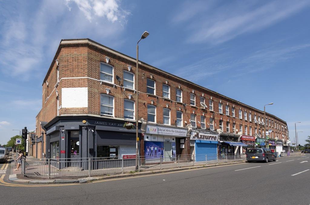 Eltham High Street, London, SE9 2 bed flat - £1,500 pcm (£346 pw)