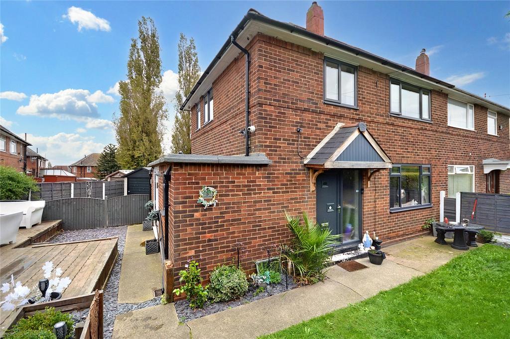 Cranmore Rise Leeds West Yorkshire 3 Bed Semi Detached House For Sale