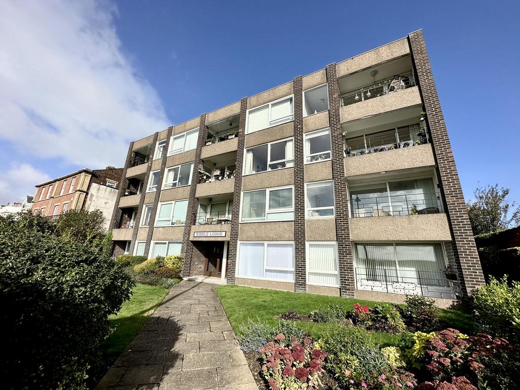 Ribble Lodge, Lytham St Annes, FY8 2 bed apartment for sale - £380,000