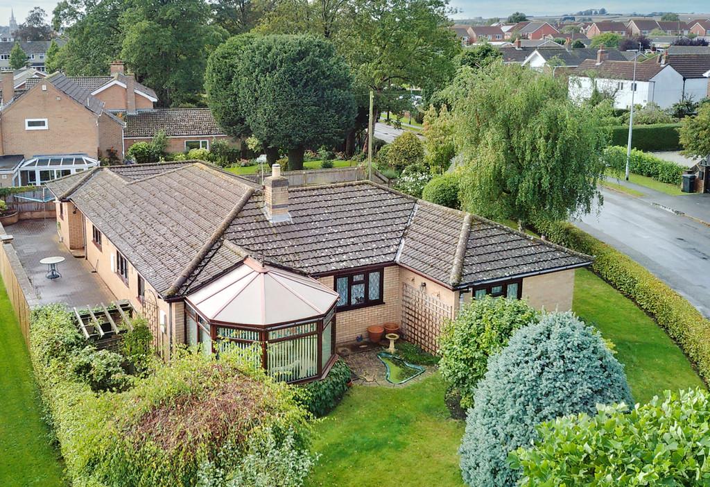 Keddington Road, Louth LN11 0BL 4 bed detached bungalow - £375,000