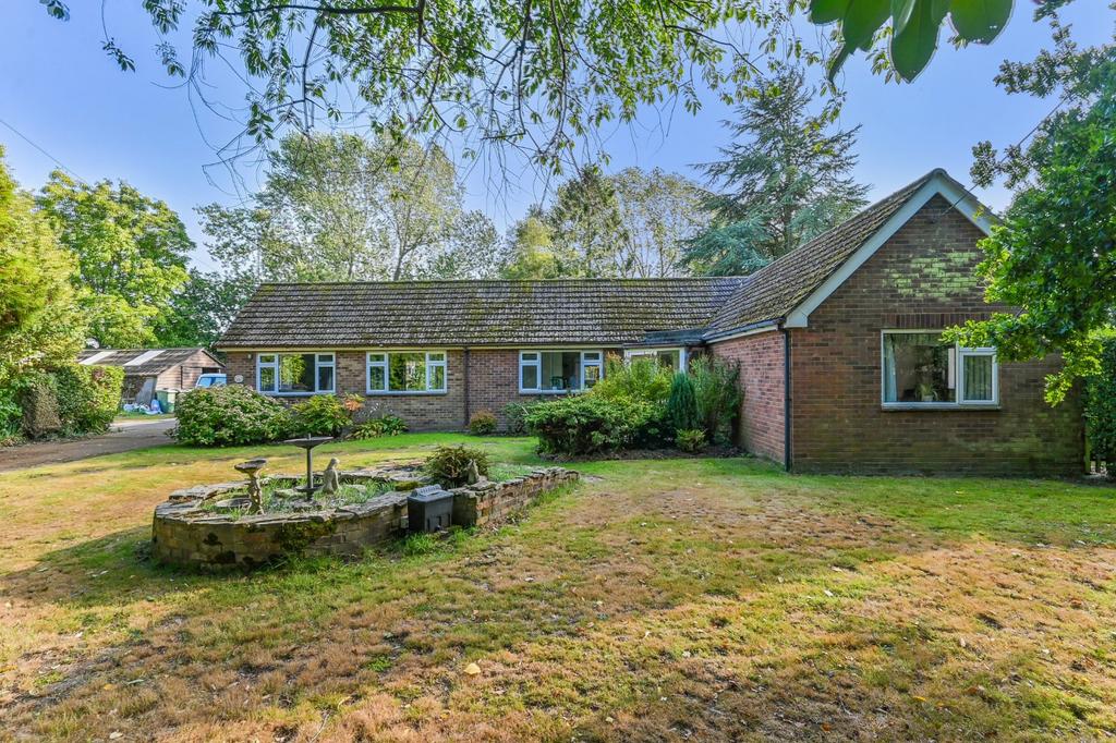Tenterden Road, Appledore, Ashford... 2 bed bungalow for sale - £745,000