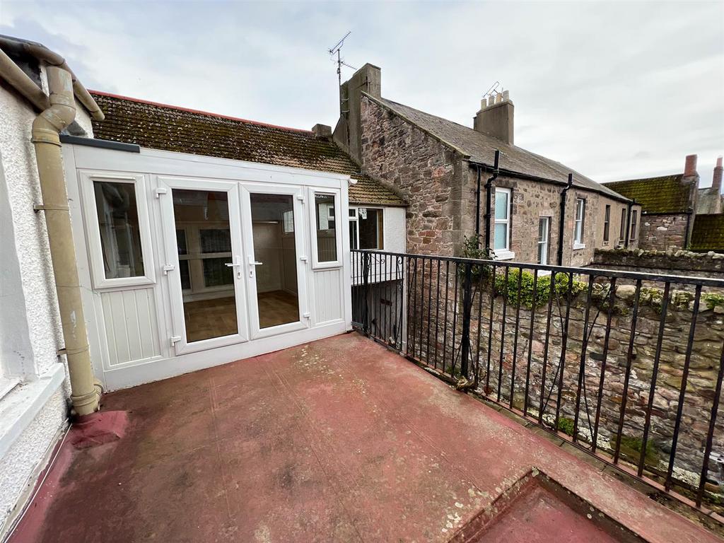 Castlegate, Berwick-Upon-Tweed 3 bed apartment - £165,000