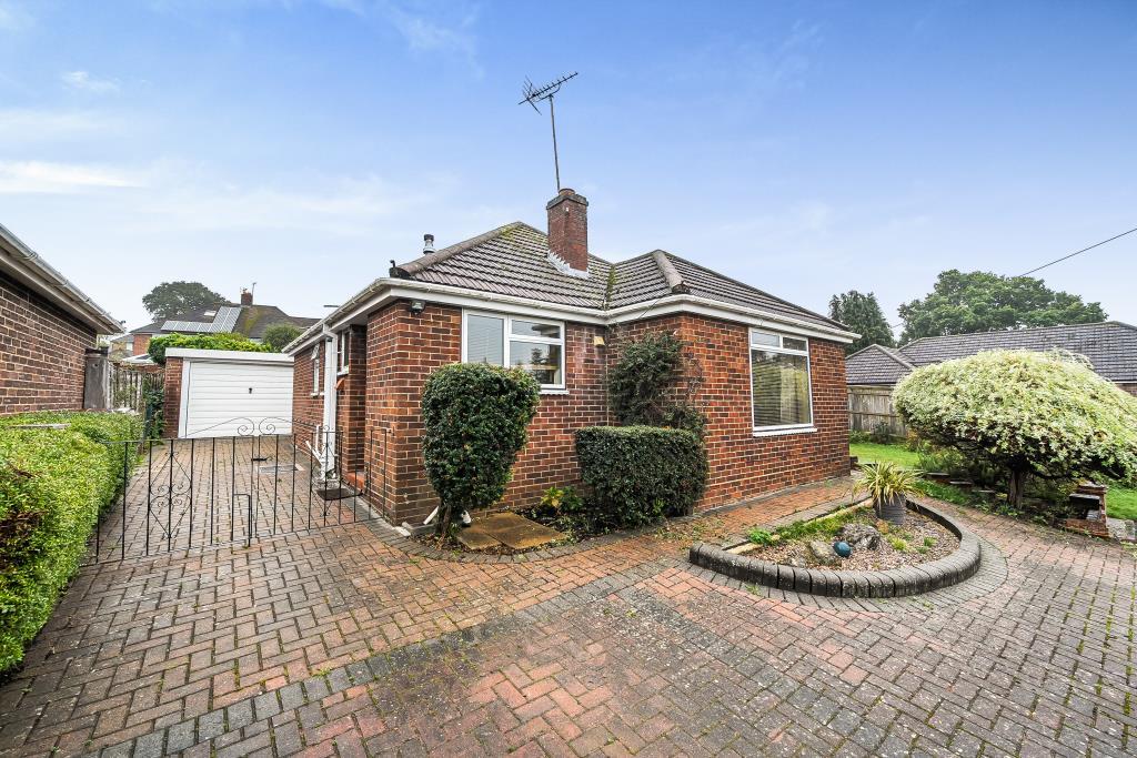 Emmer Green, Convenient for... 3 bed detached bungalow - £550,000