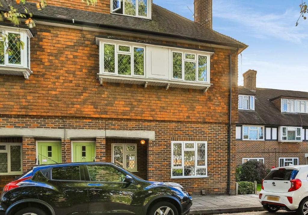 23 Manor Court, Station Approach... 2 bed flat - £275,000
