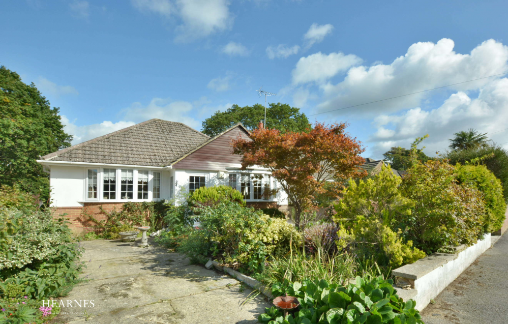 HullRoad, Bournemouth, BH11 9RE 2 bed detached bungalow for sale - £385,000